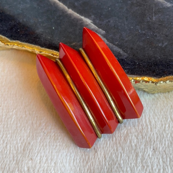 Bakelite | Jewelry | Vtg Burnt Orange Bakelite And Gold Tone Metal Fur ...
